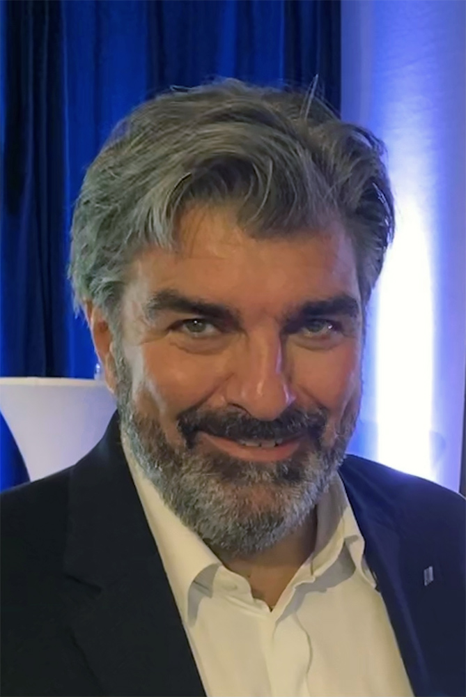 Welten verbinden – in der Mitte Europas. Interview mit Oliver Mathée ...